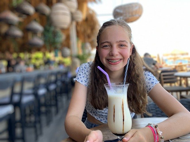 7 coole beach clubs op Elli Beach: trendy beach bars Rhodes Town ...