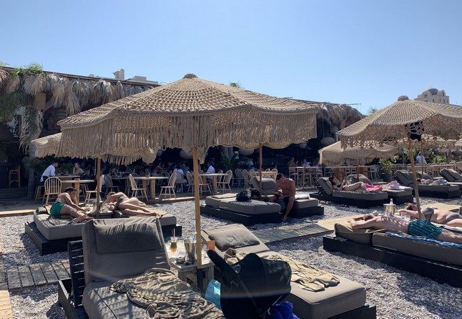 7 coole beach clubs op Elli Beach: trendy beach bars Rhodes Town ...